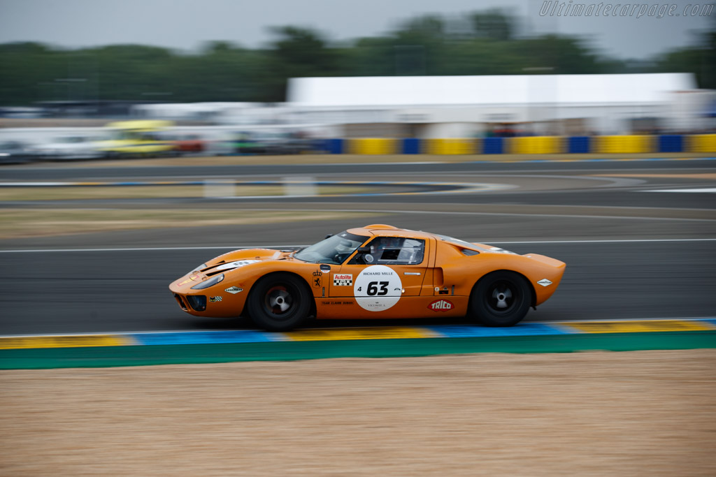 Ford GT40 - Chassis: GT40P/1079 - Driver: David Hart / Olivier Hart ...