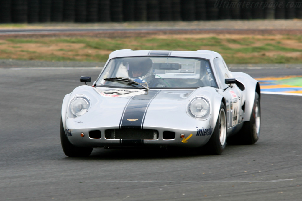 Chevron Bmw B8