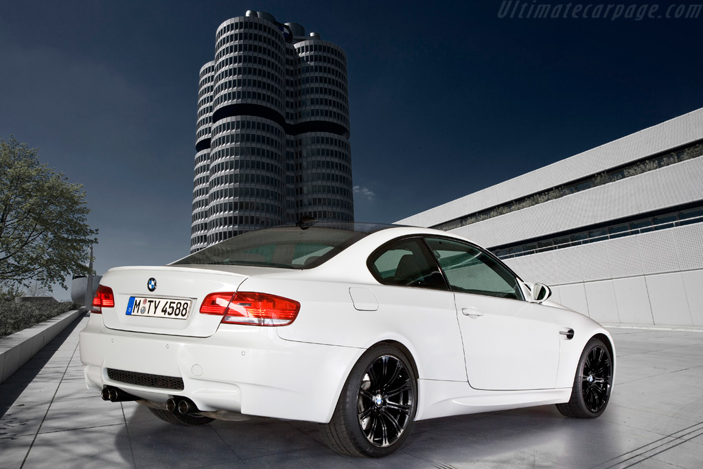 (2007/ 2013) BMW M3 E92 - Dark-Cars Wallpapers